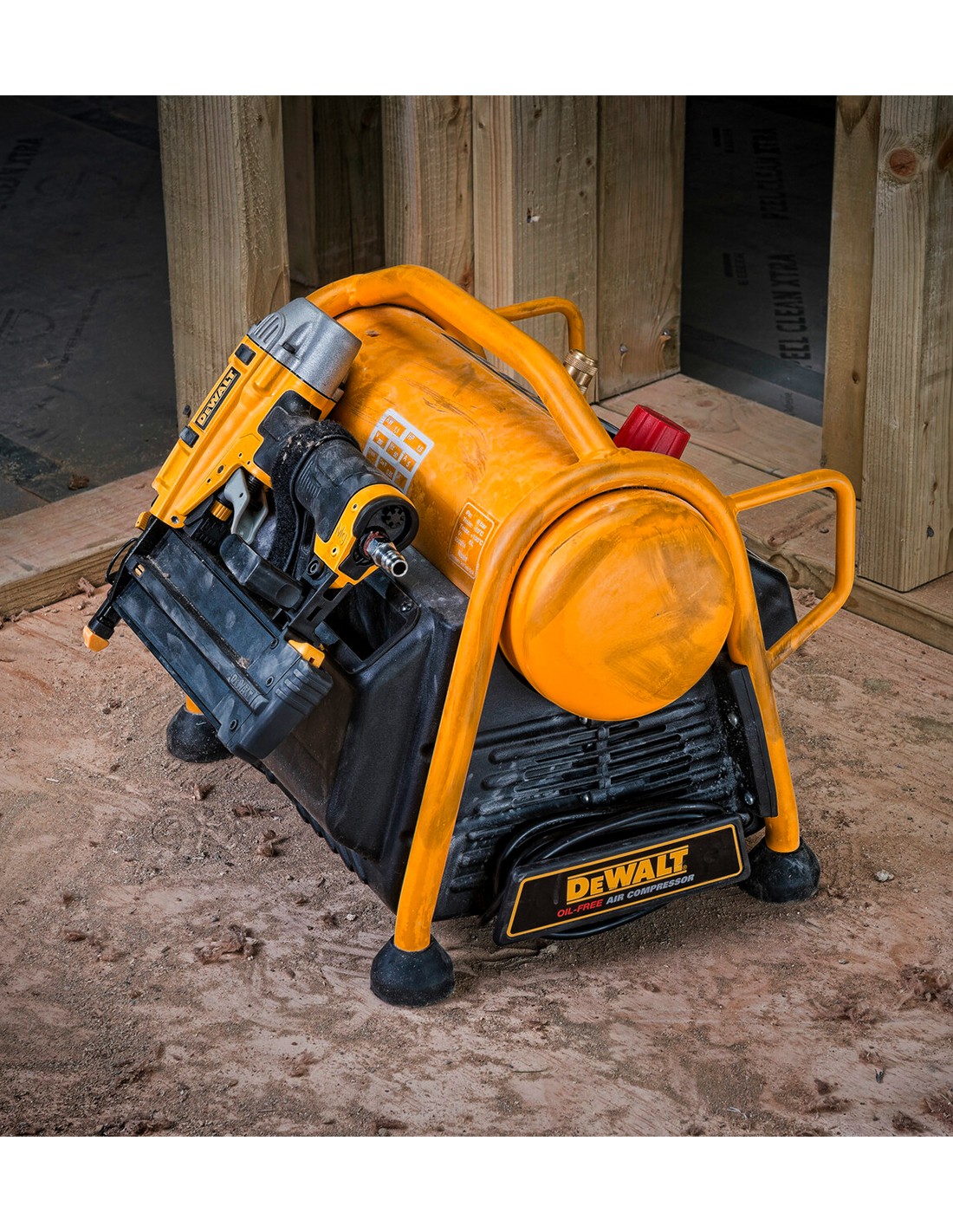 DeWalt DPC6MRC Kompresor 1100 W