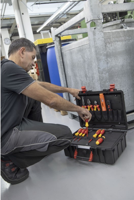 Wiha 45530 L električarski set alata u koferu, 18-delni